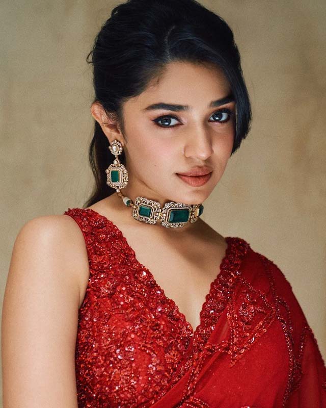 Kirthi Shetty Hot Look In Red Saree