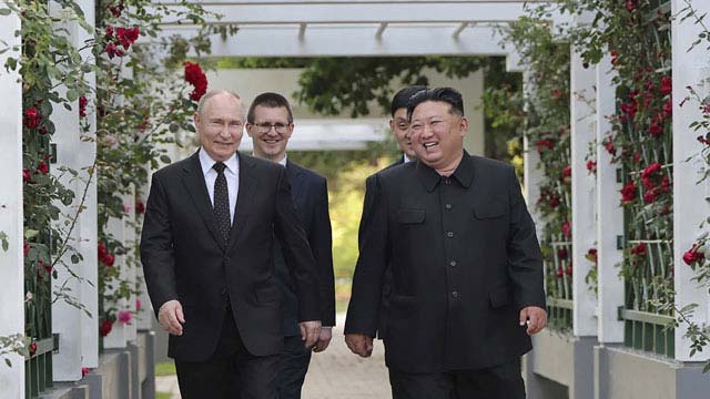 Video Viral: I'm leaving. Putin says goodbye to Kim from the plane..!