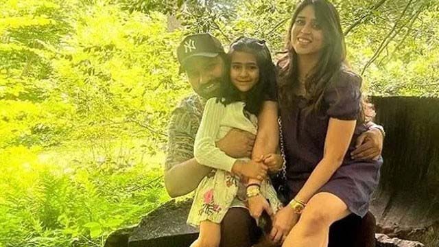 Rohit Sharma enjoying with family