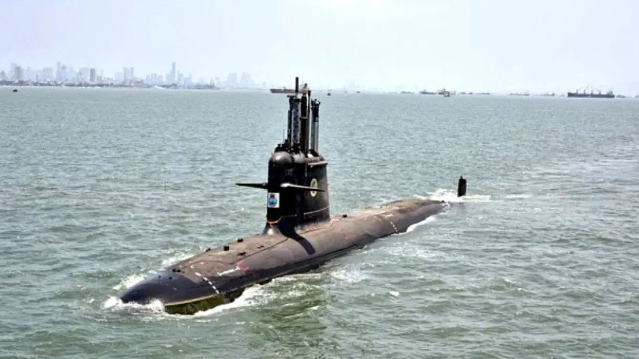 Tragic Submarine Sinking in Egypt's Red Sea: 6 Dead, 14 Injured