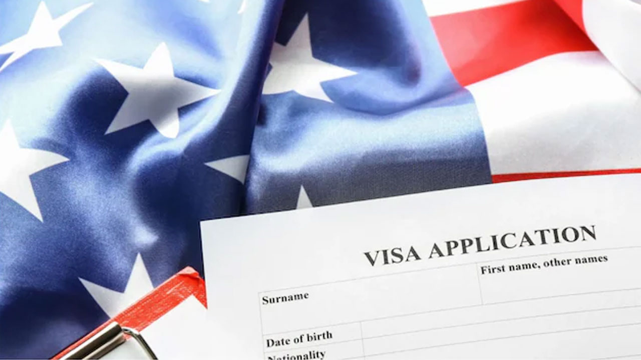 Planning to Visit the US? Immigration Now Checks Social Media for Red Flags