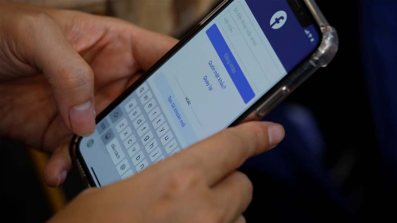 Vietnamese Facebook Users Face Legal Action for Insulting Authorities